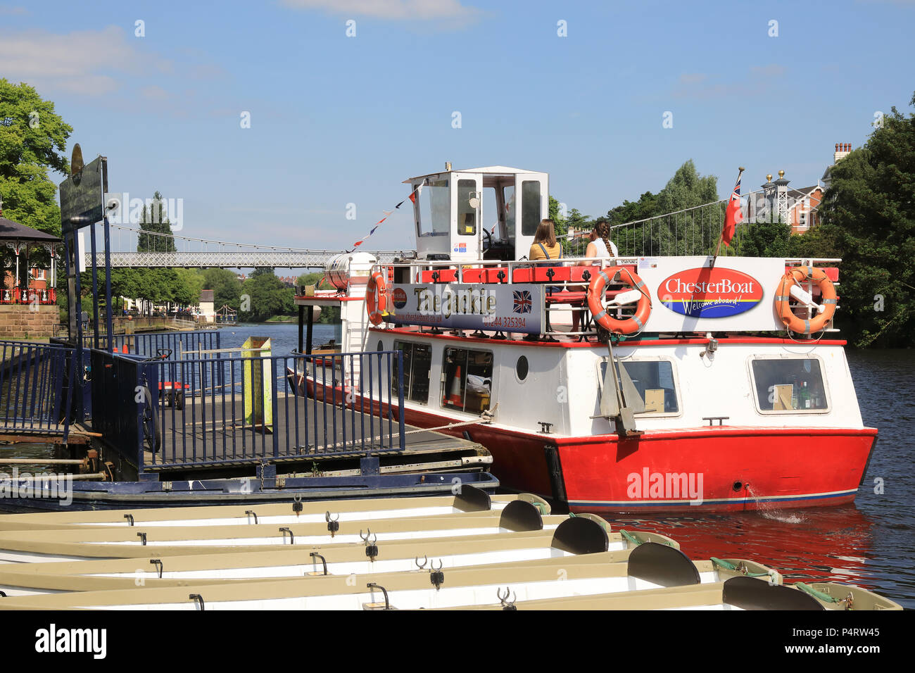 River dee boat trips hi-res stock photography and images - Alamy