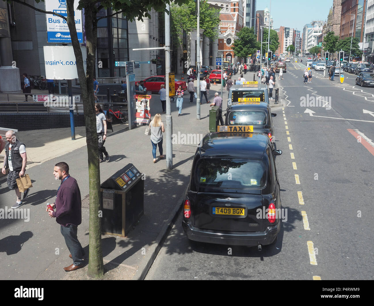 Black taxi belfast hi-res stock photography and images - Alamy
