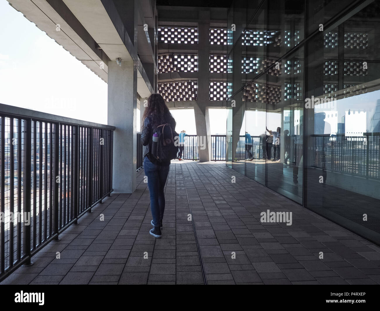 Viewing platform tate modern art gallery hi-res stock photography and ...