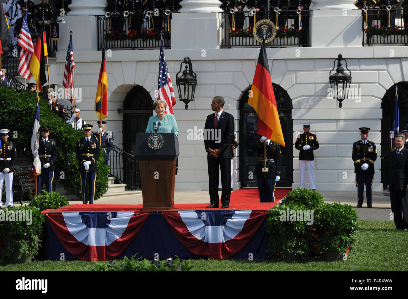 Welcoming dignitaries hi-res stock photography and images - Alamy