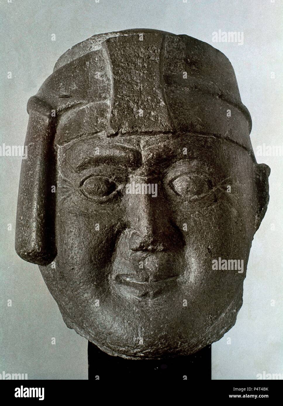 Head of an Inca bearing the mascaipacha or borla (symbol or imperial ...