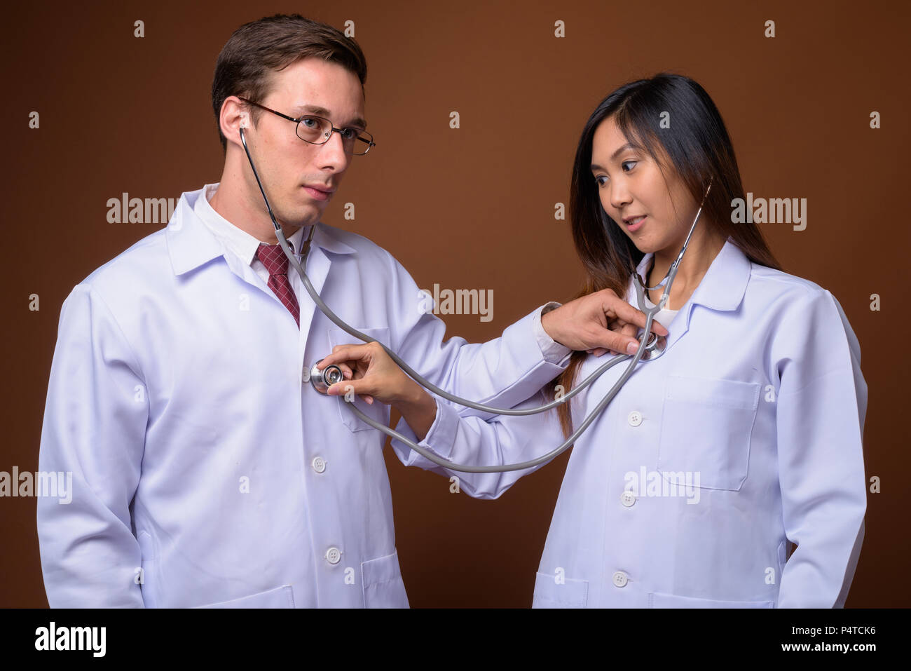 Doctor couple hi-res stock photography and images - Alamy