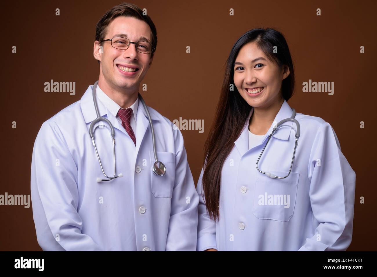 Doctor couple hi-res stock photography and images - Alamy