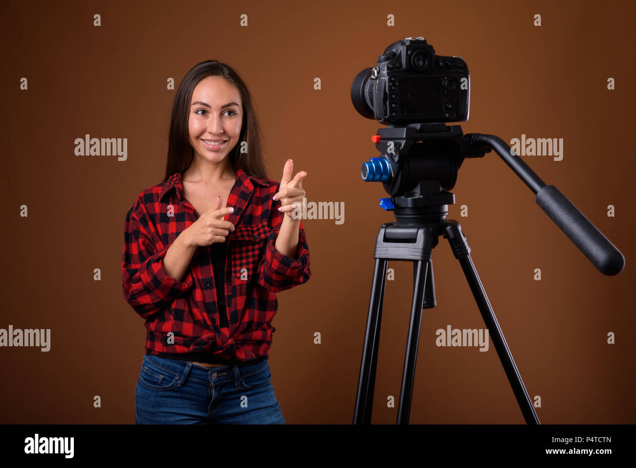 Photographer back to camera woman hi-res stock photography and images ...