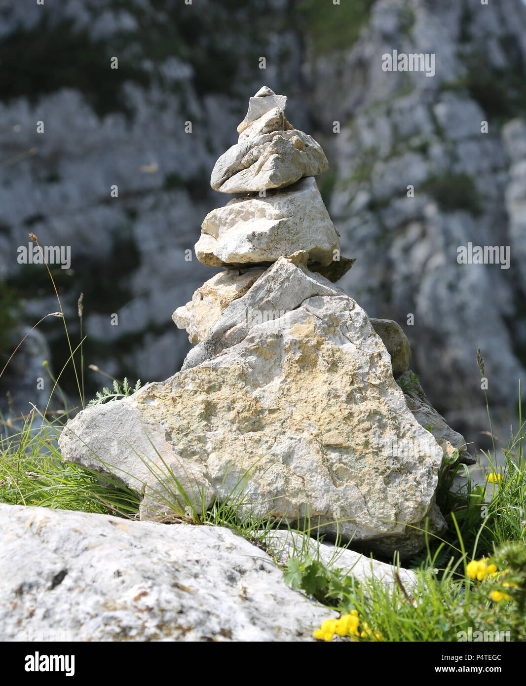 Right of way markers hi-res stock photography and images - Alamy