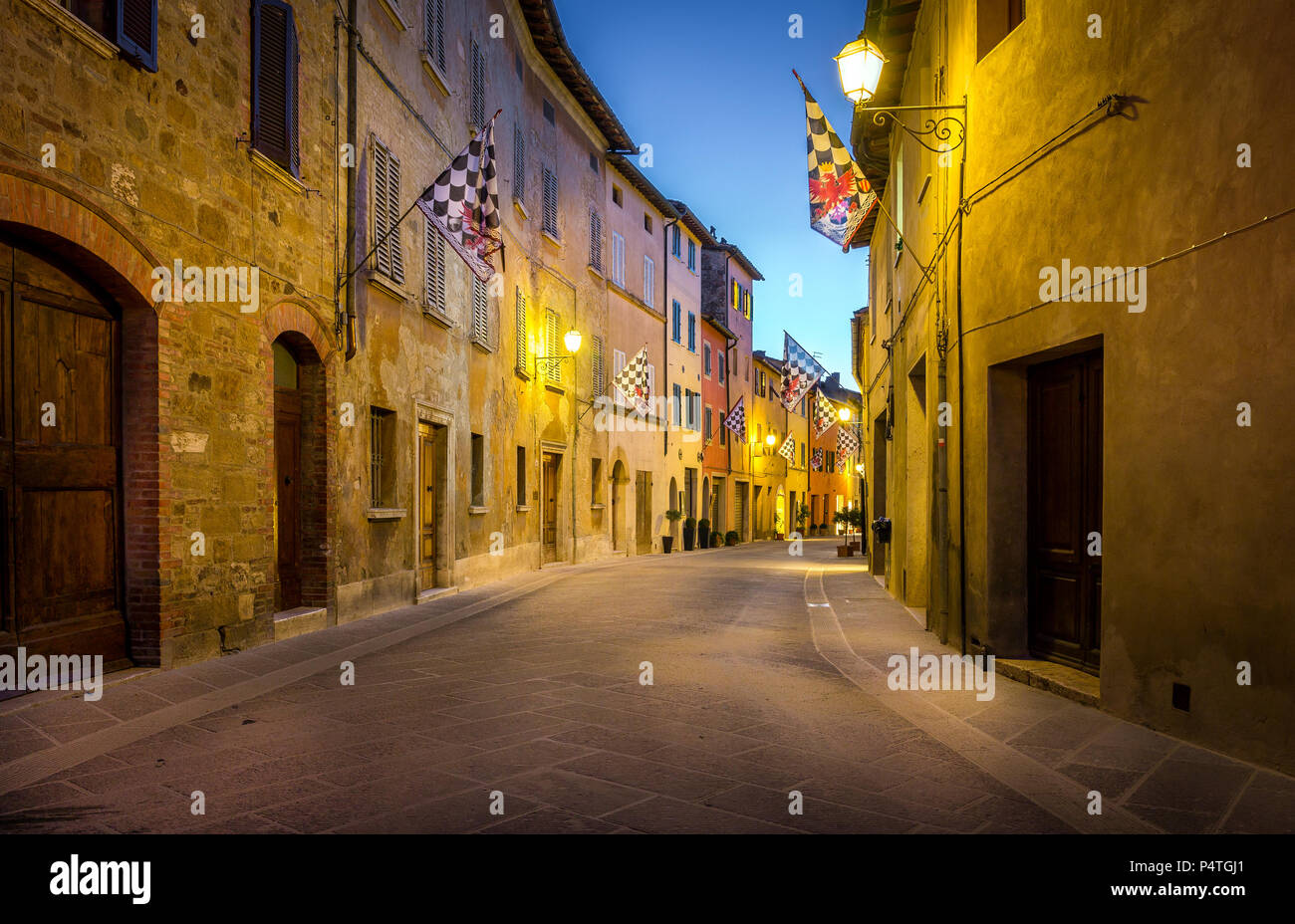 Tuscan house at night hi-res stock photography and images - Alamy