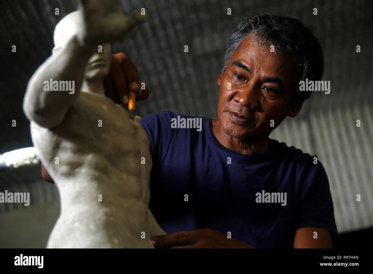 Photo of a sculptor working on a statue Stock Photo - Alamy