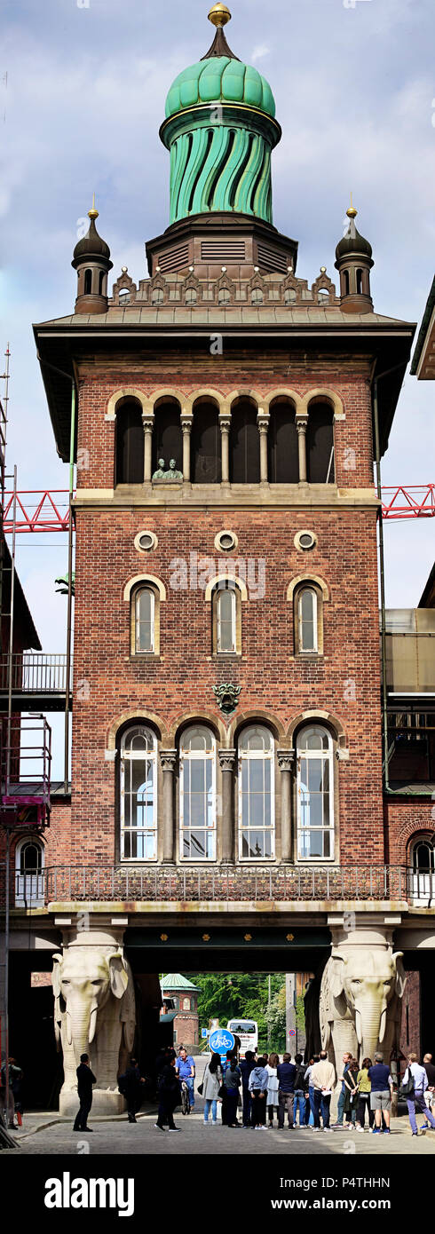 Carlsberg brewery elephant gate elephant hi-res stock photography and ...