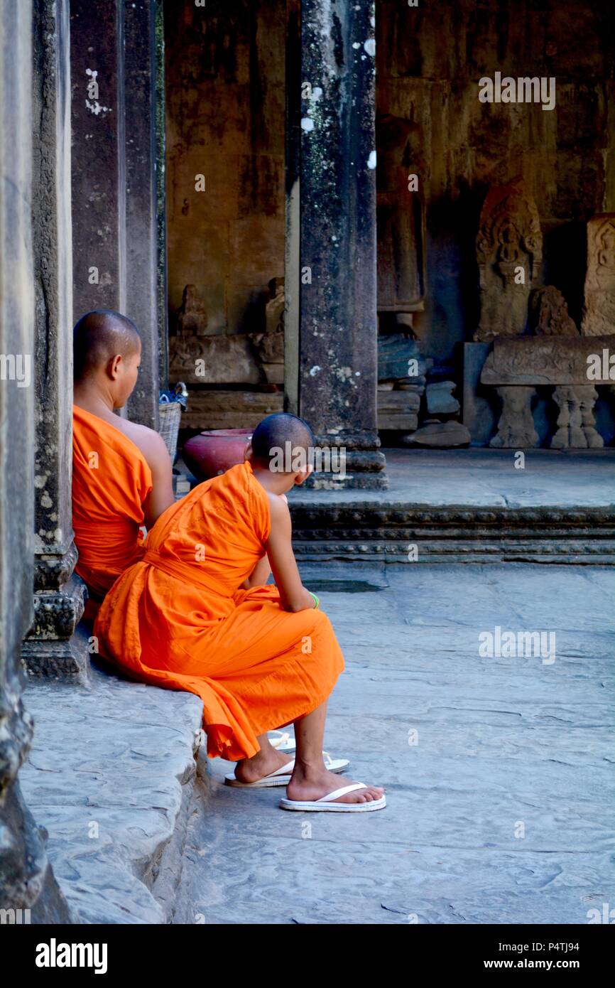 Buddhist monks in orange robes at Angkor Wat, Cambodia Stock Photo - Alamy