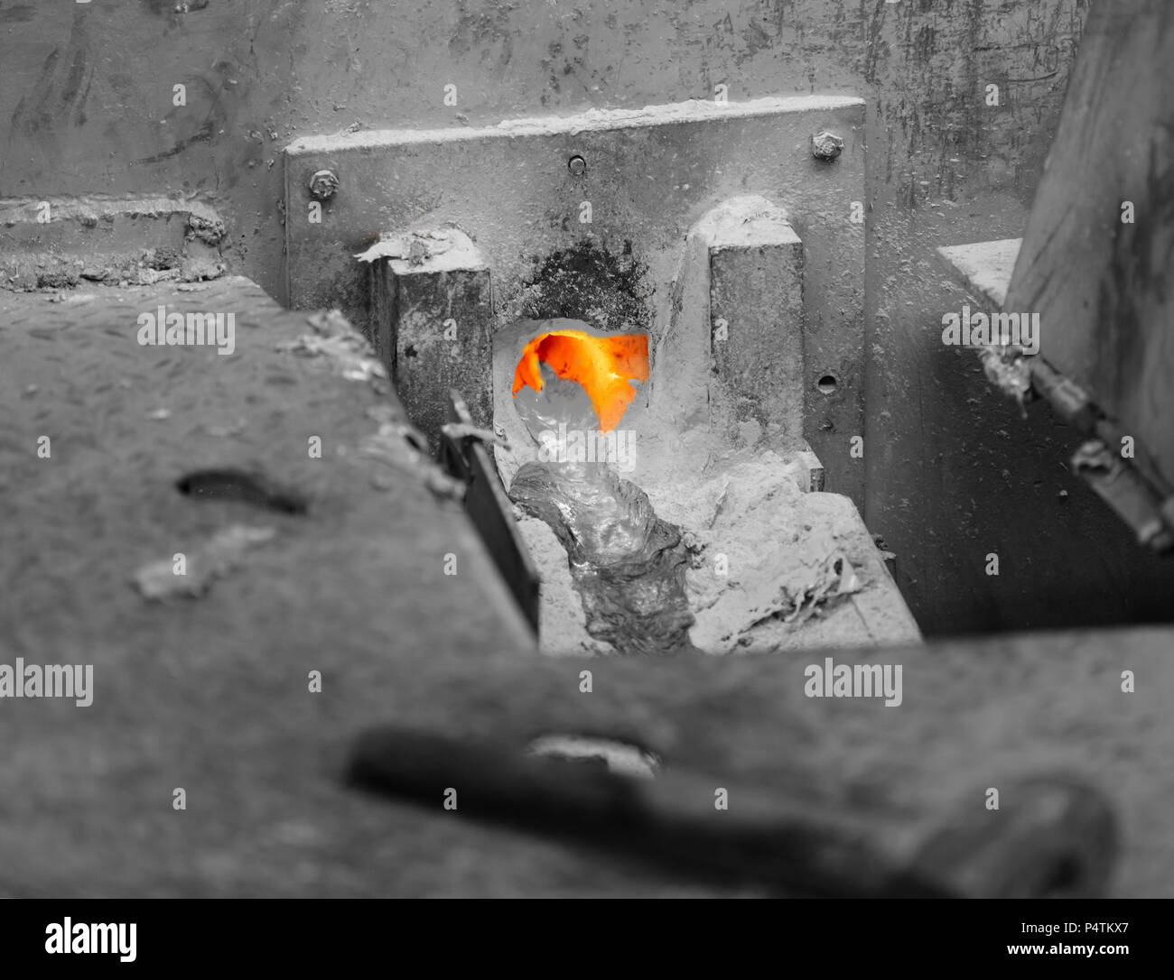 Aluminum smelter hi-res stock photography and images - Alamy