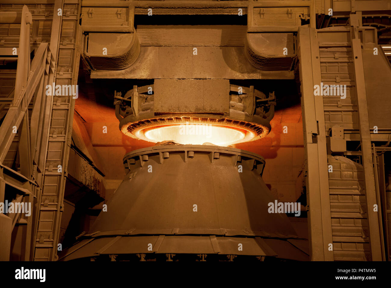 Stahlwerk oven hi-res stock photography and images - Alamy