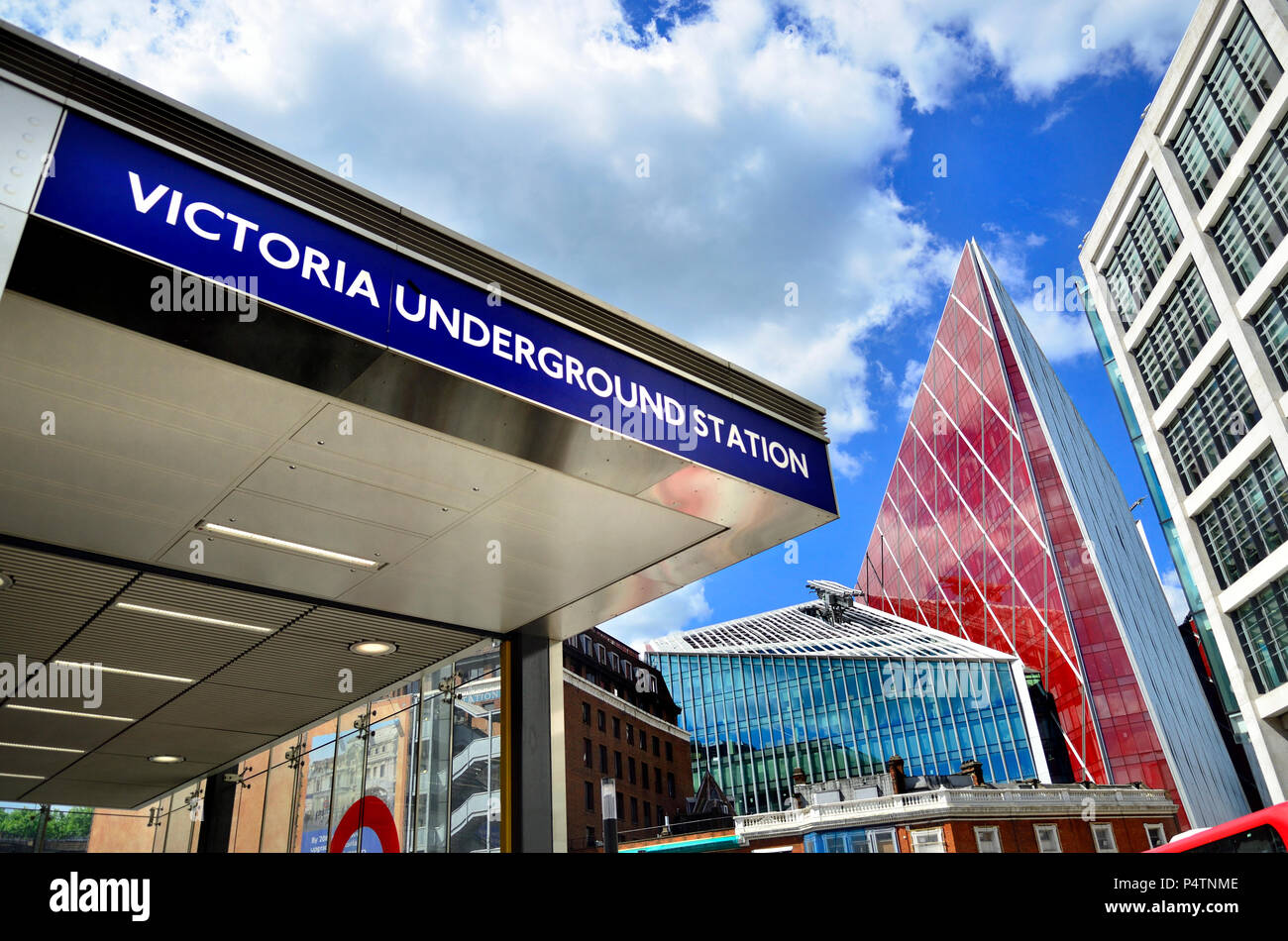 Victoria underground station hi-res stock photography and images - Alamy