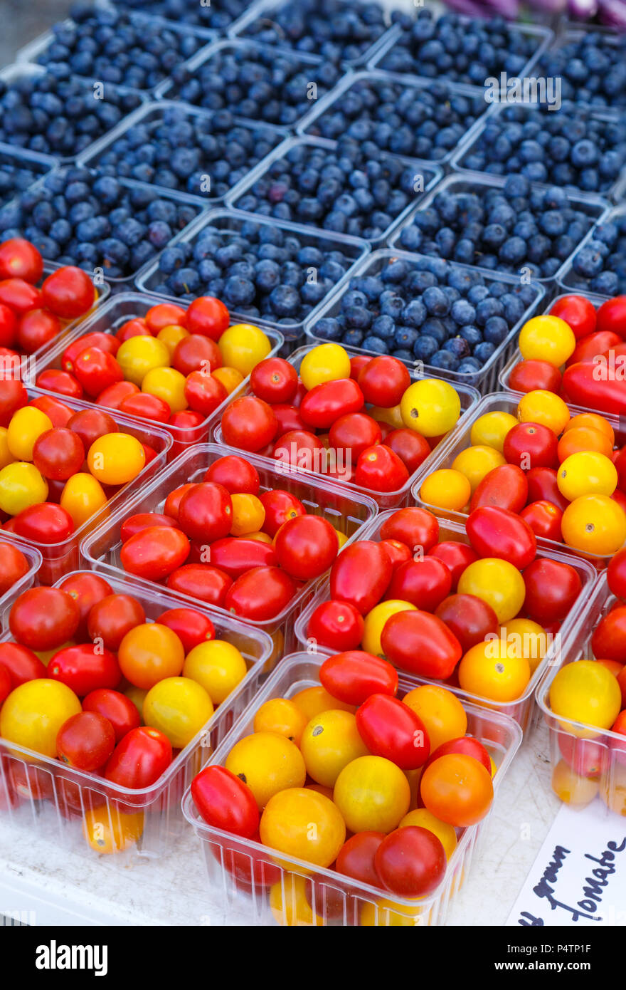 Grape tomatoes hi-res stock photography and images - Alamy