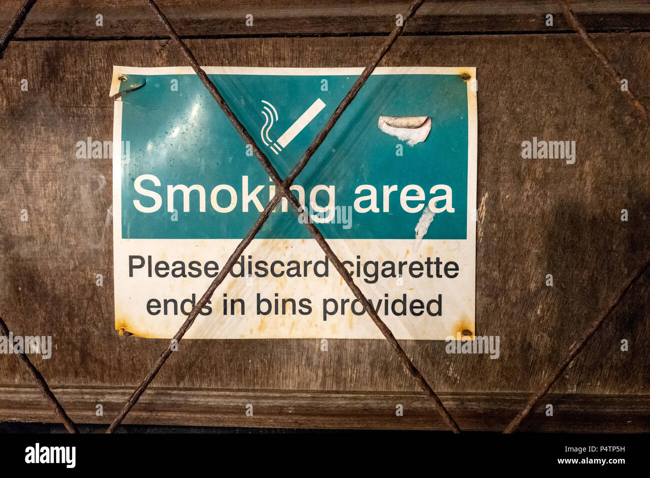 Club smoking area hi-res stock photography and images - Alamy