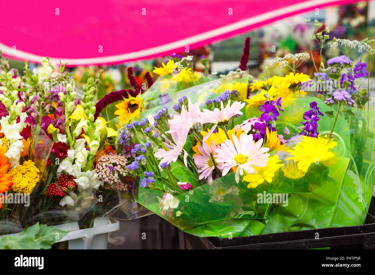 Flower bunches hi-res stock photography and images - Alamy