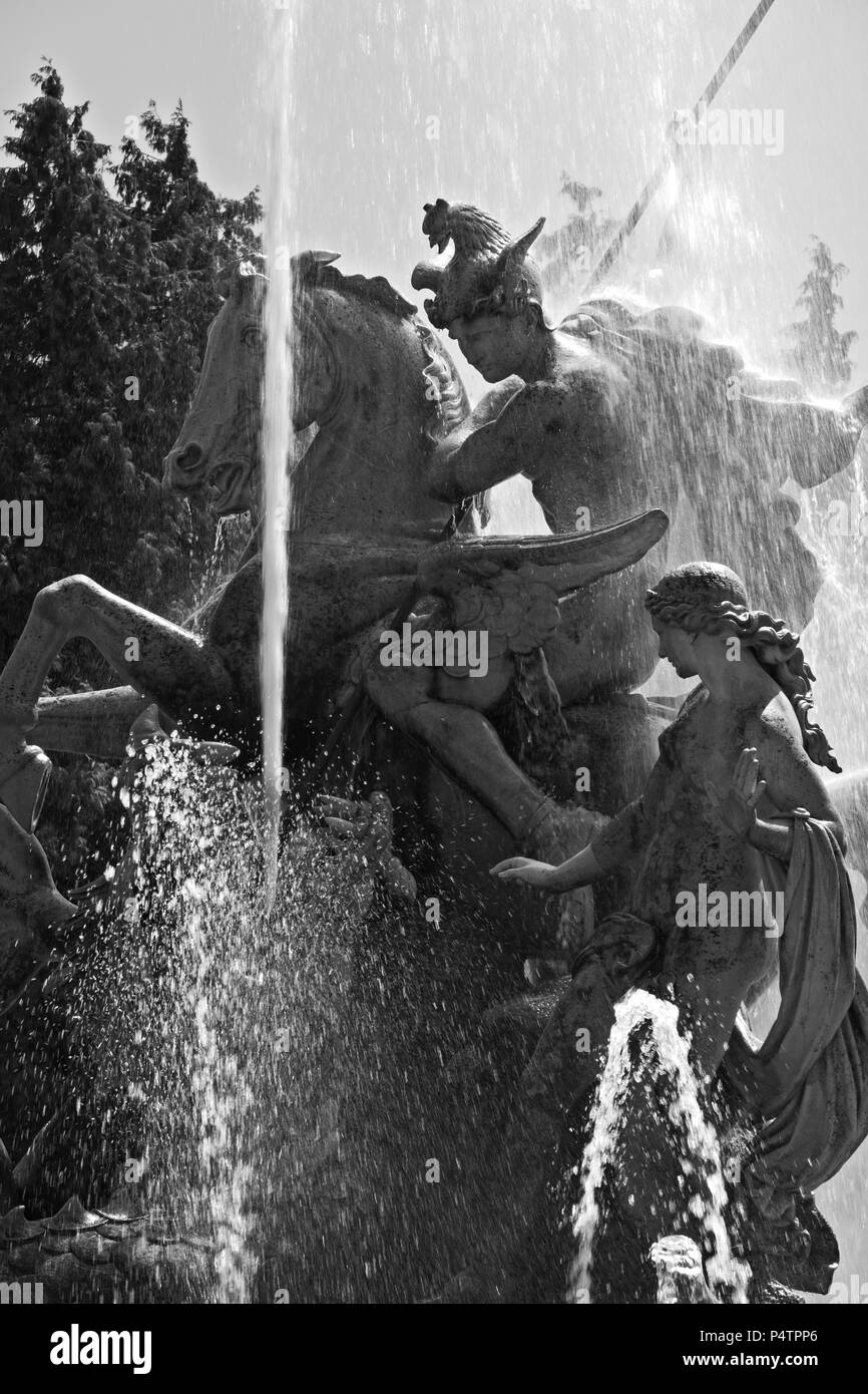 Statue of perseus and andromeda Black and White Stock Photos & Images ...