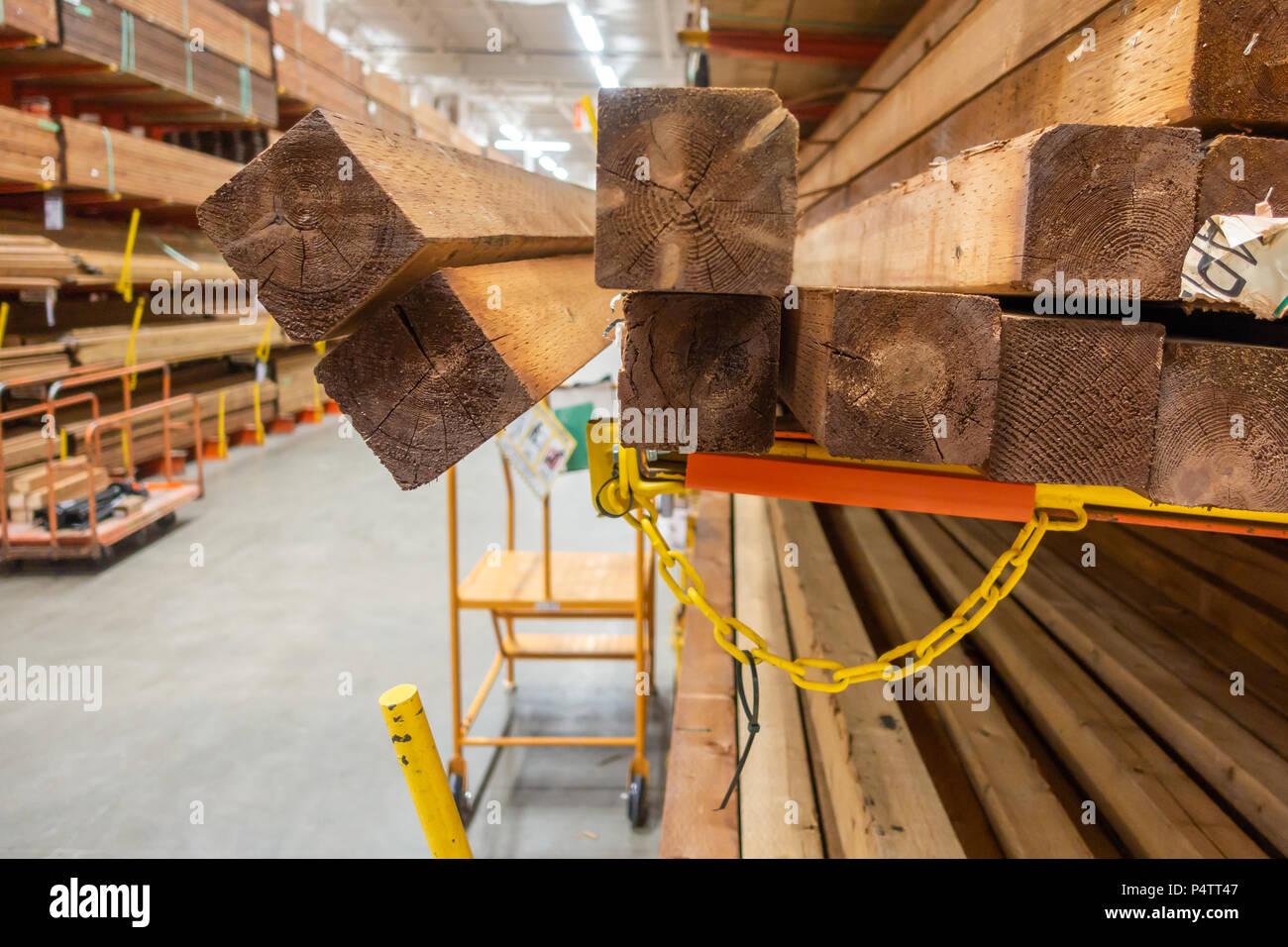 Hardware wood store hi-res stock photography and images - Alamy