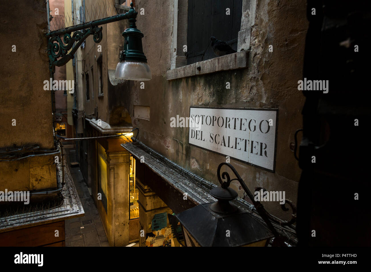 Ancient alley in the oldest part of Venice near the Rialto Bridge ...