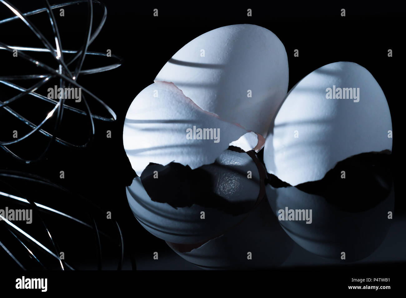 Egg shells hi-res stock photography and images - Alamy