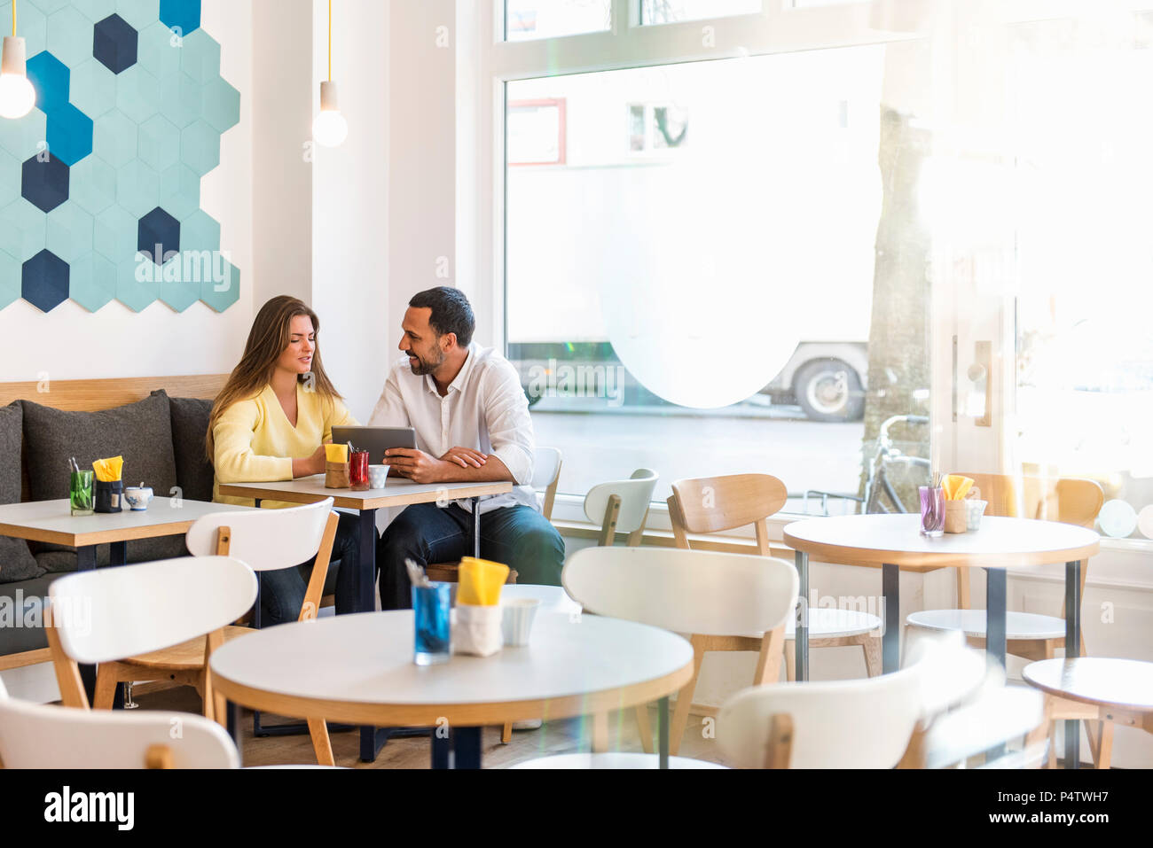 Sharing coffee cafe hi-res stock photography and images - Alamy