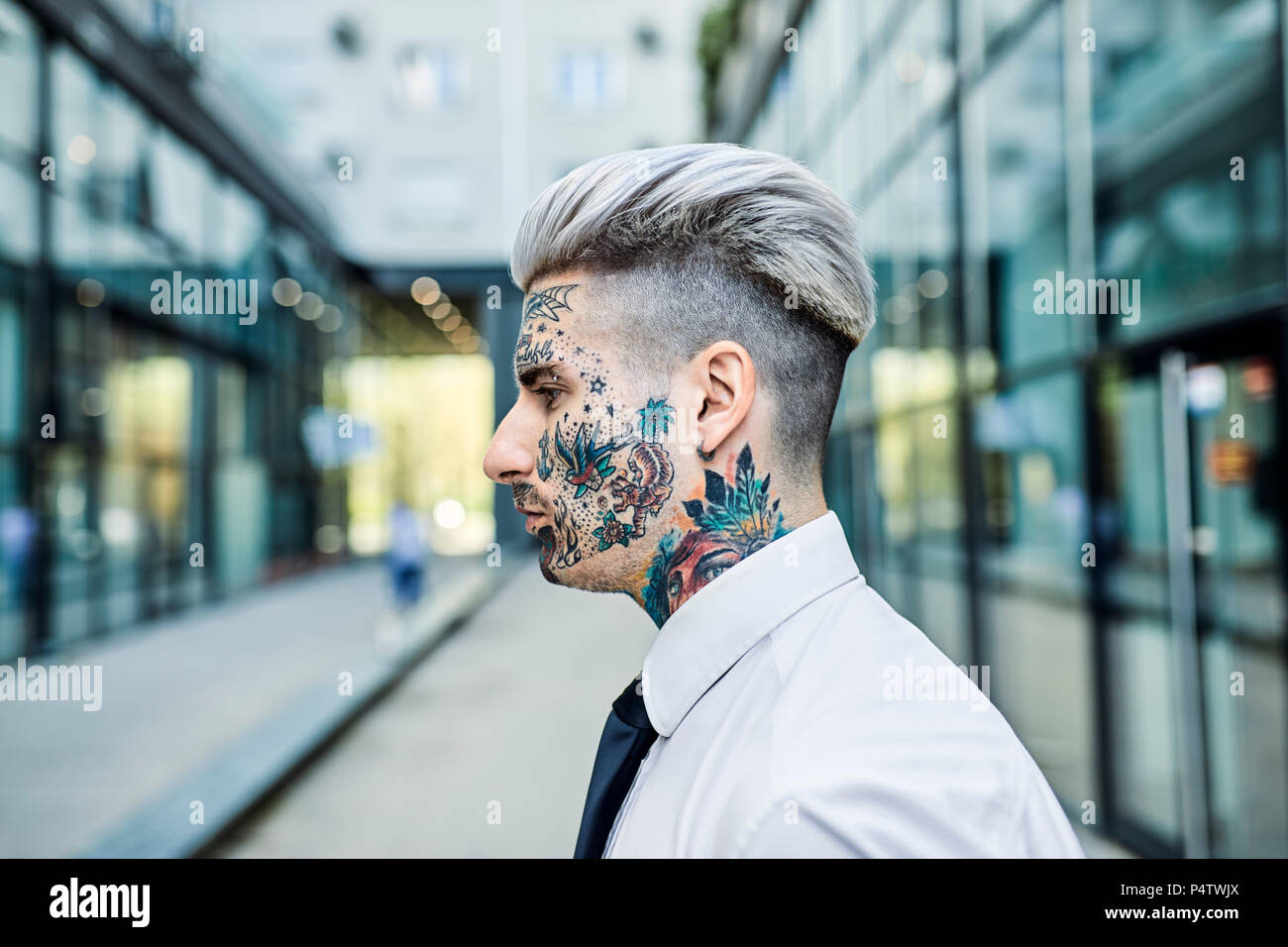 Man being tattooed on back hi-res stock photography and images - Alamy