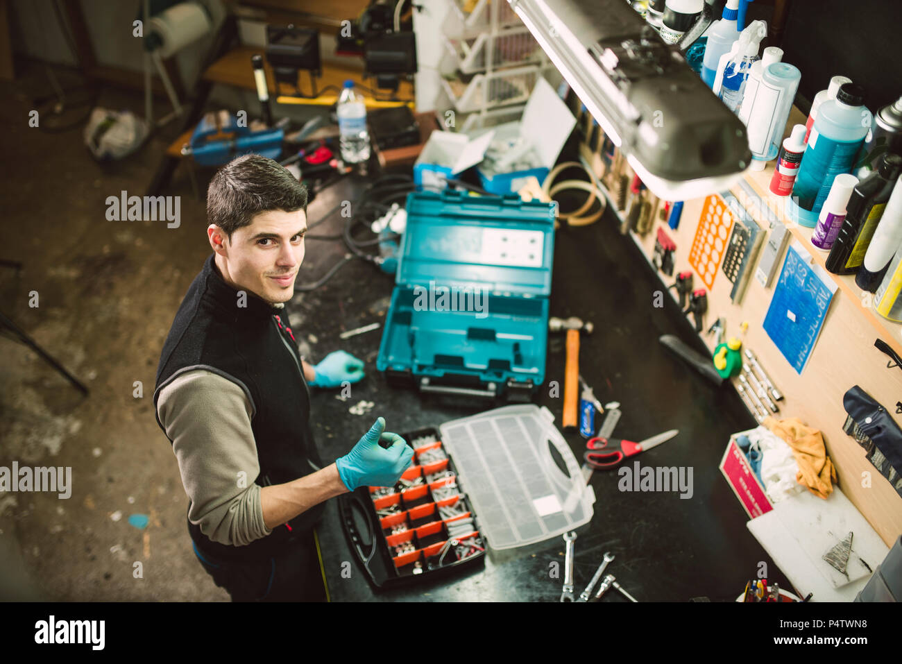Mechanic workshop hi-res stock photography and images - Alamy