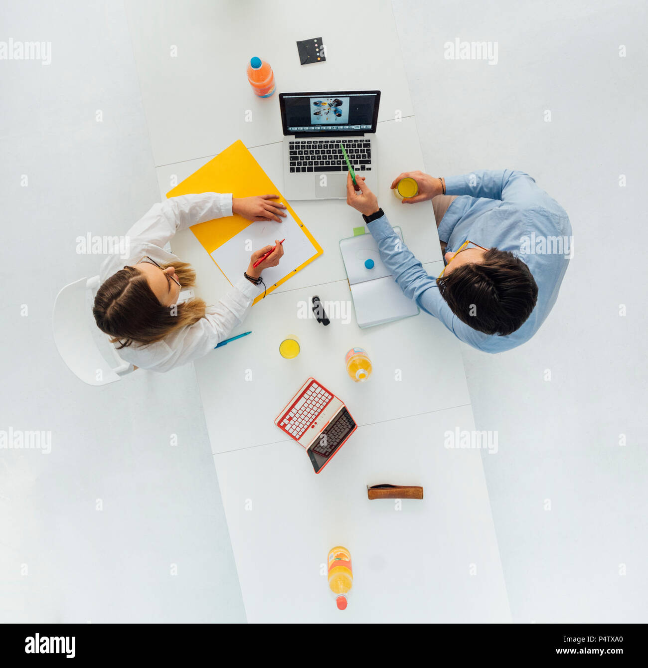 Two people seated table hi-res stock photography and images - Alamy