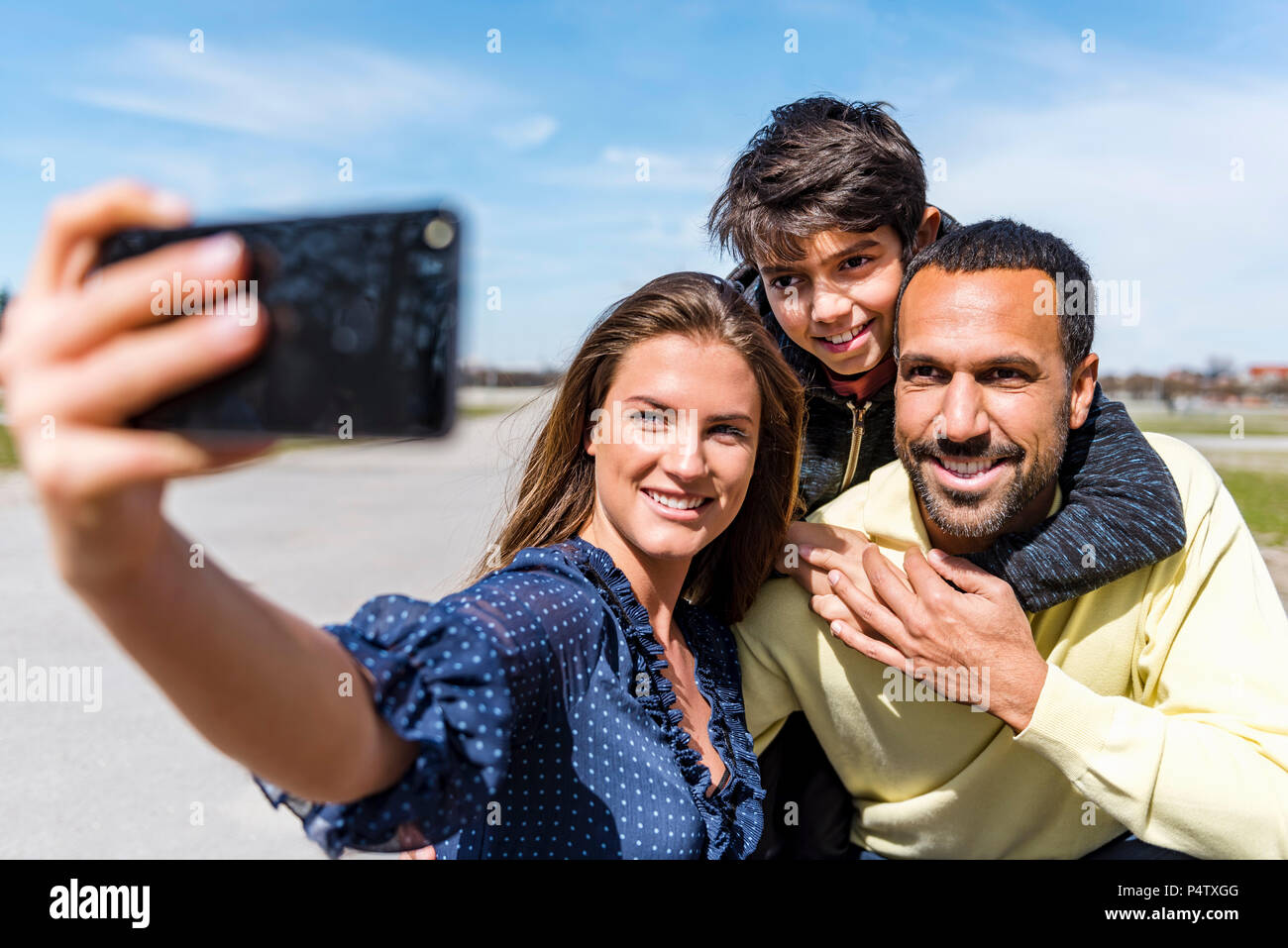 Kids taking a picture hi-res stock photography and images - Alamy