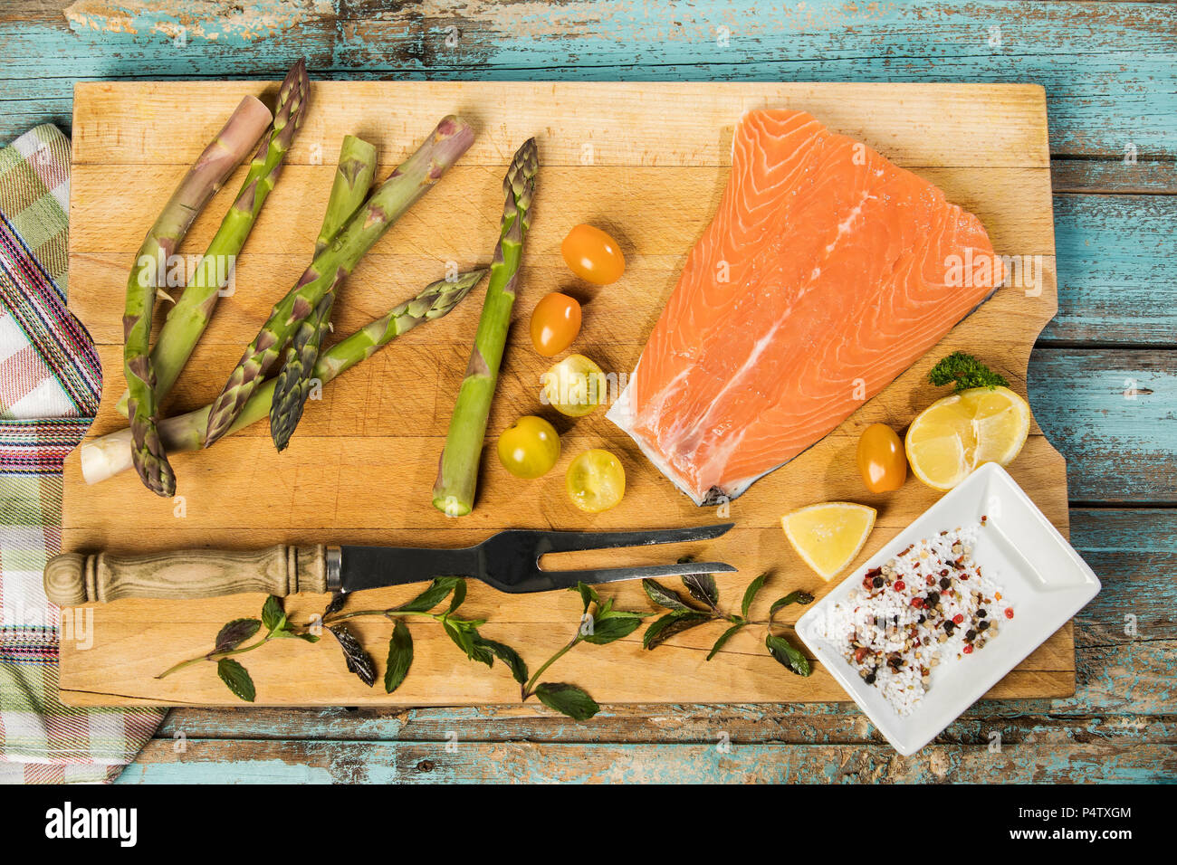 Row of salmon hi-res stock photography and images - Alamy