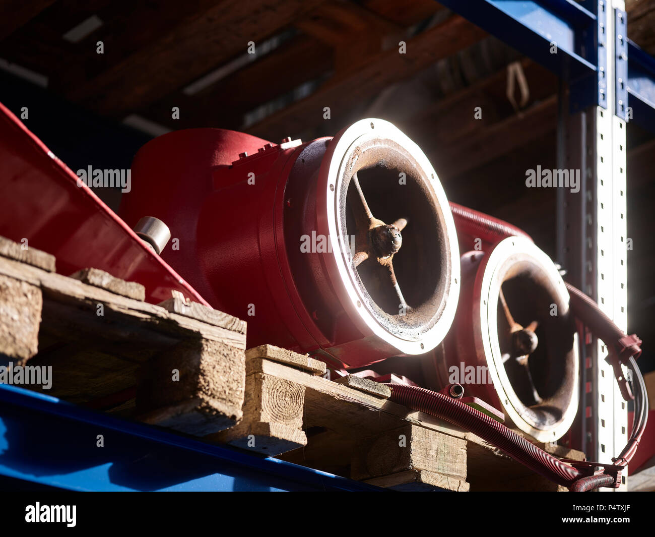 Pallet racks hi-res stock photography and images - Alamy