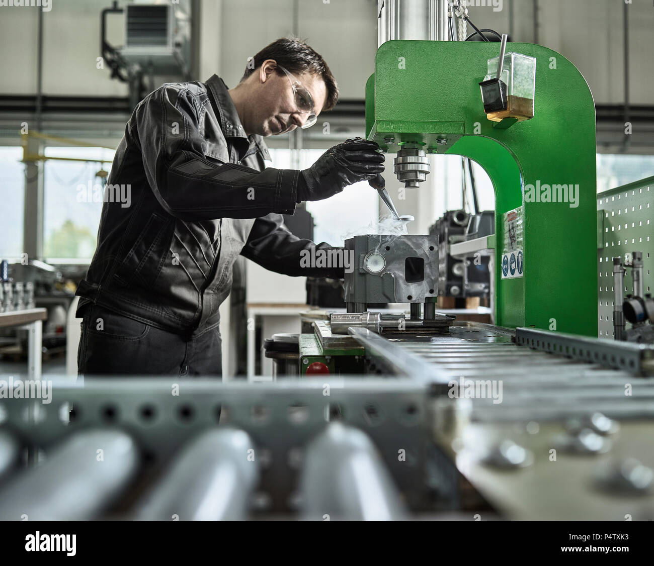 Factory workers assembly line work hi-res stock photography and images ...