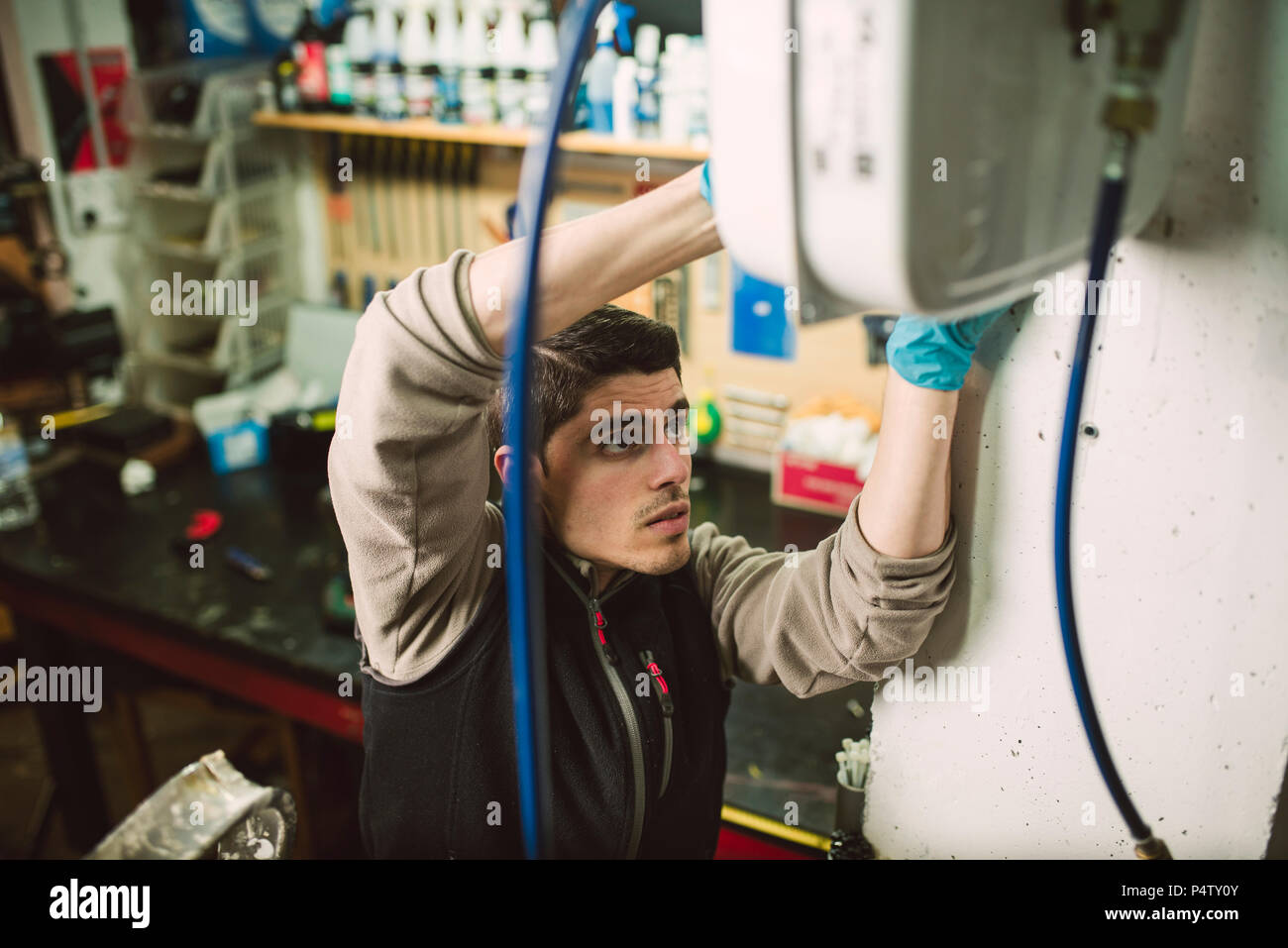 Working workshop hi-res stock photography and images - Alamy