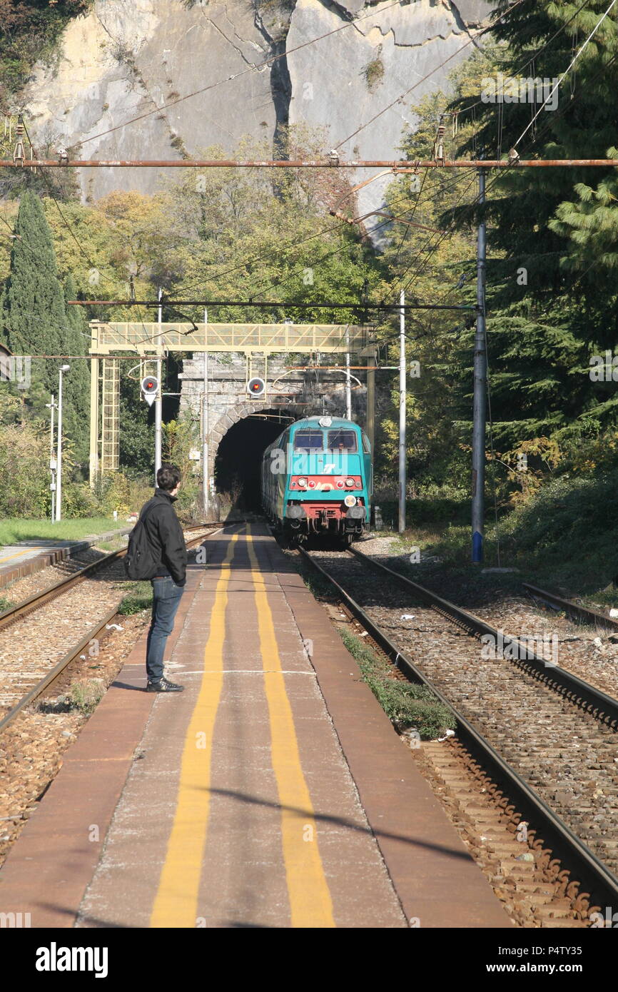 Oncoming train hi-res stock photography and images - Alamy