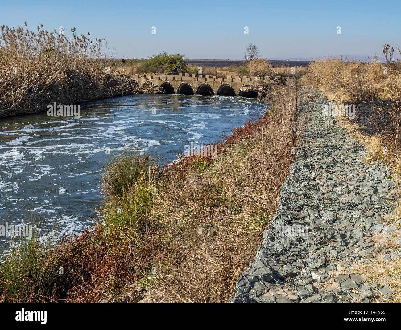 Gabion [retaining wall] hi-res stock photography and images - Alamy