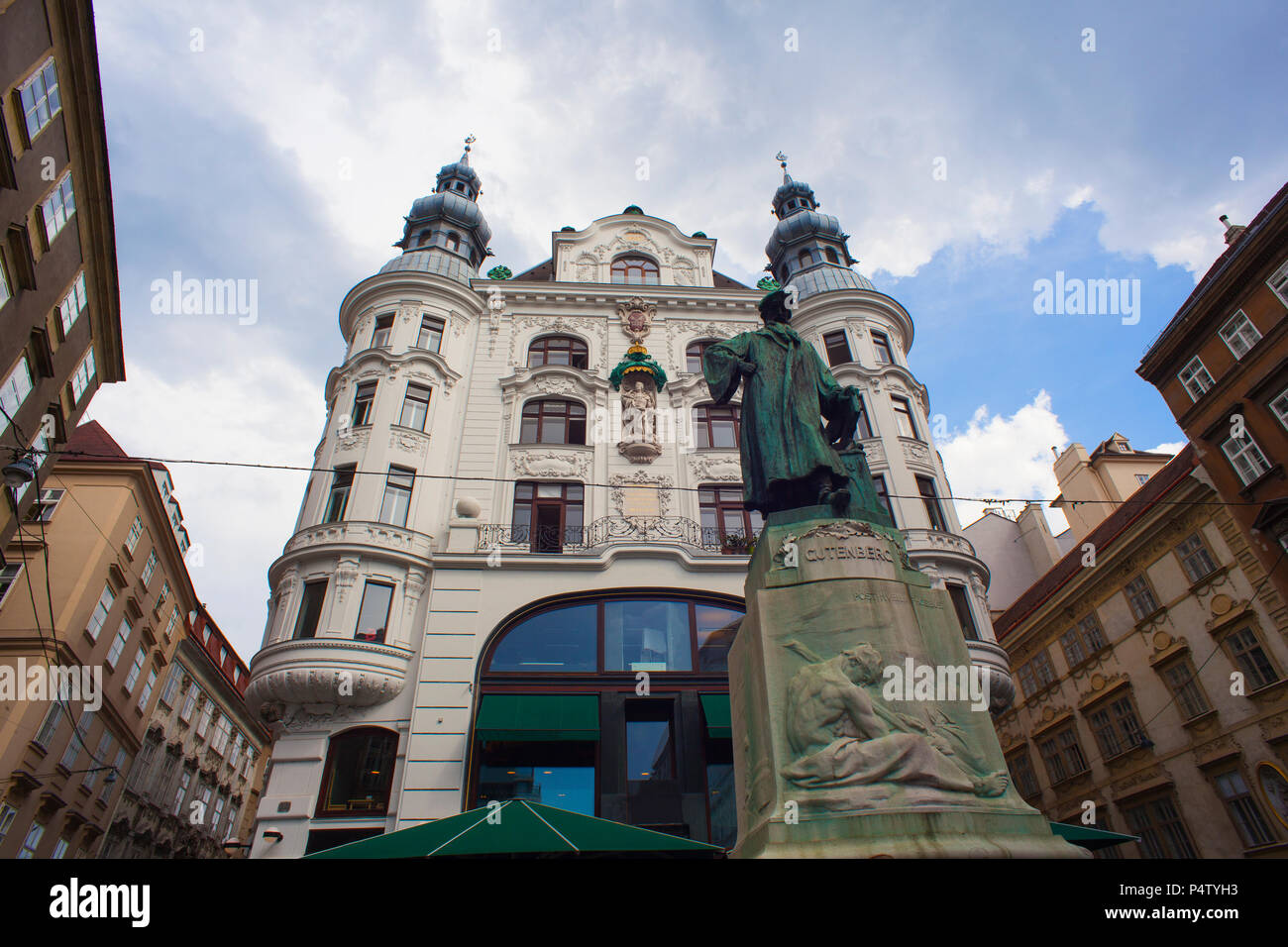 View of the Johannes Gutenberg Monument on Lugeck square, Vienna Stock ...
