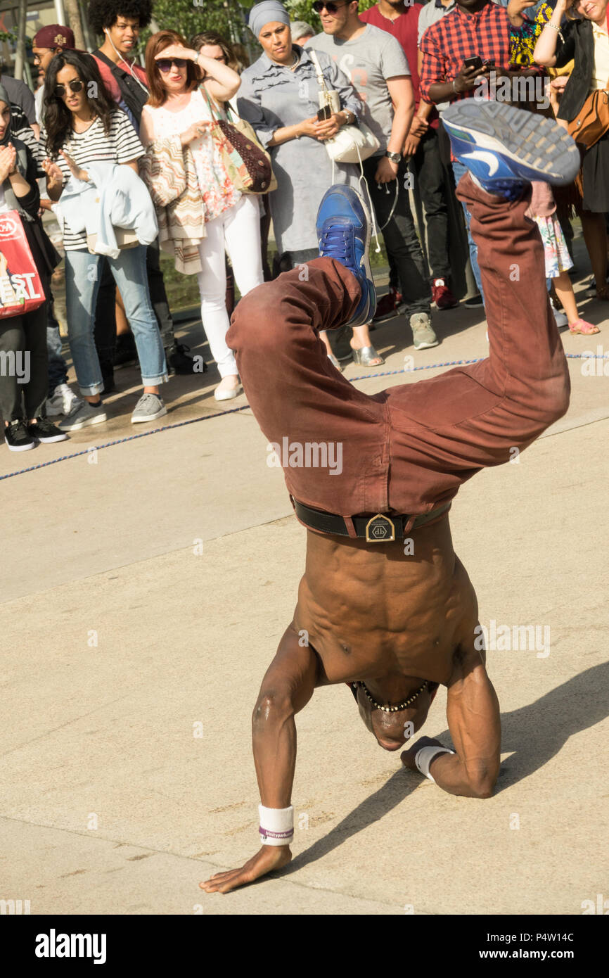 Female street rapper hi-res stock photography and images - Alamy