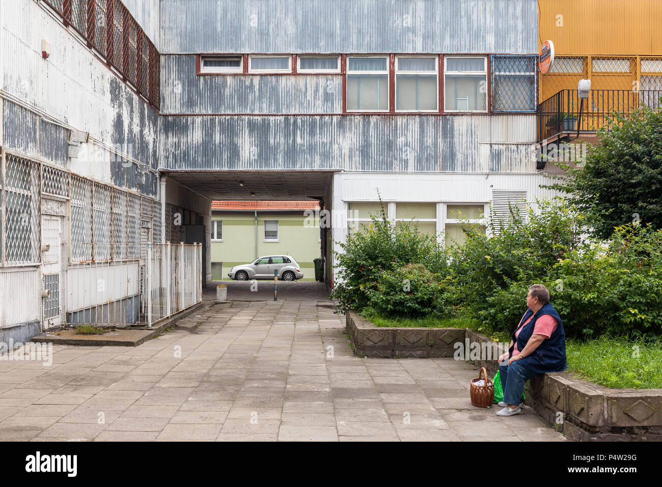 Rundown shopping mall hi-res stock photography and images - Alamy
