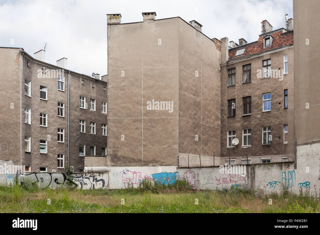 Worn out buildings hi-res stock photography and images - Alamy