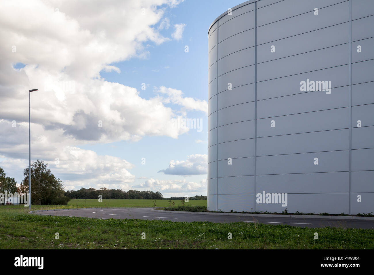 Rounded corner building hi-res stock photography and images - Alamy