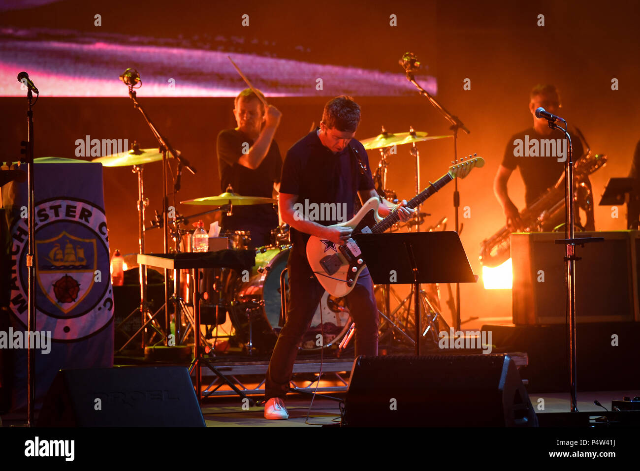 Noel thomas david gallagher singer hi-res stock photography and images ...