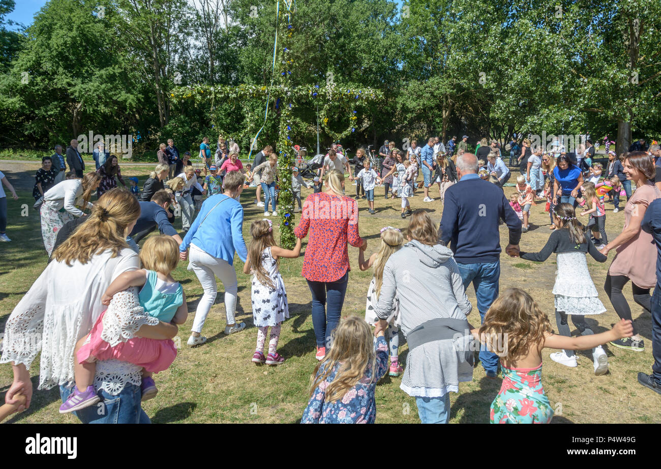 Malmo, Sweden. 22nd June, 2018. Traditional midsummer eve dancing ...
