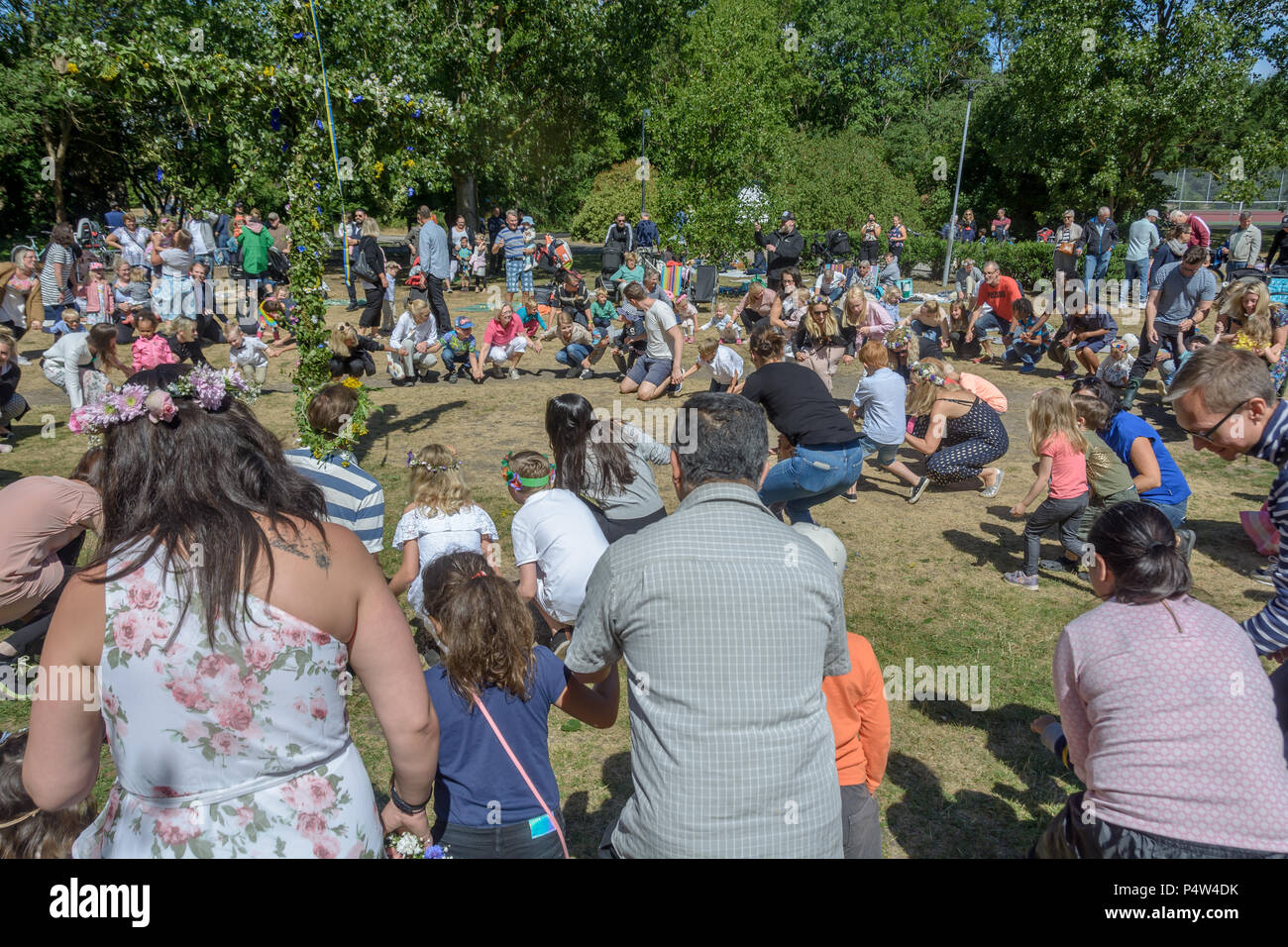 Malmo, Sweden. 22nd June, 2018. Traditional midsummer eve dancing ...