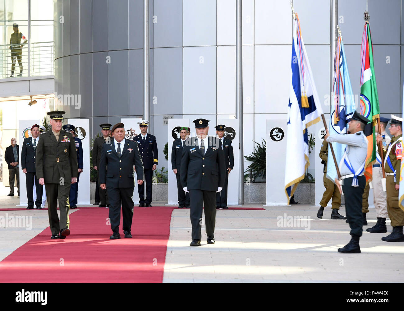 Israeli soldiers in honor guard hi-res stock photography and images - Alamy