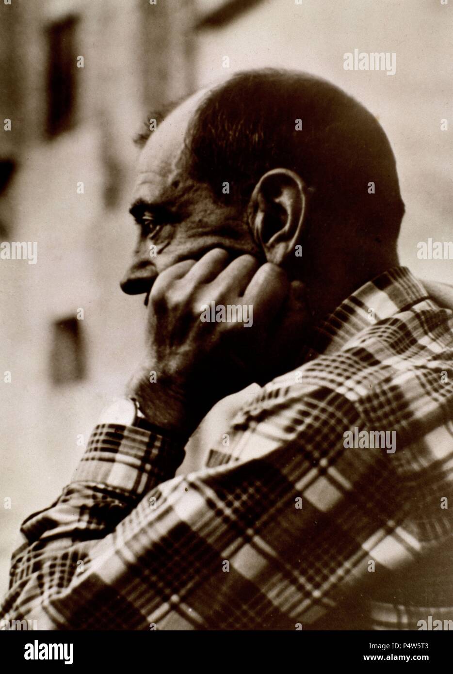 LUIS BUÑUEL DIRECTOR DE CINE Stock Photo - Alamy