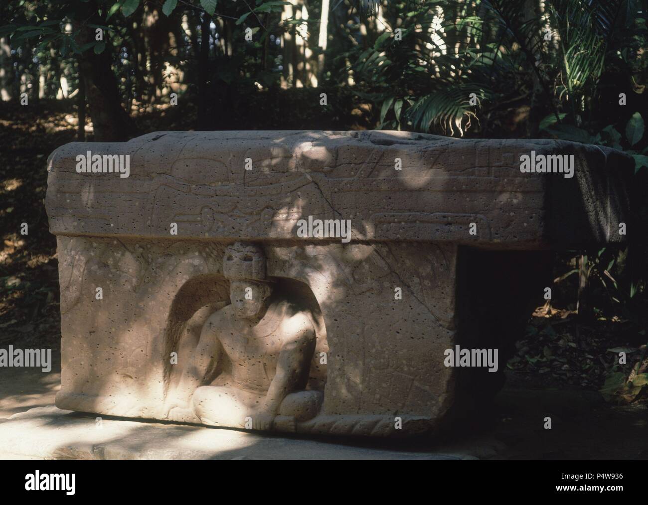 ALTAR DE PIEDRA CON NICHO AL FRENTE-ARTE OLMECA. Location: MUSEO DE LA ...