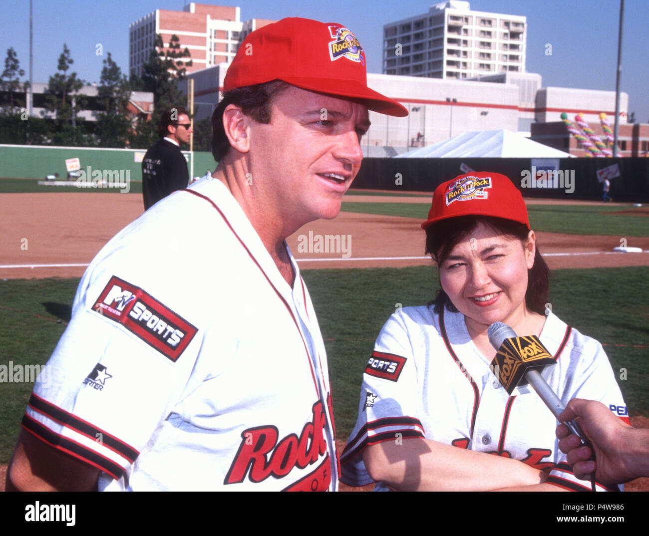 LOS ANGELES, CA - JANUARY 11: (L-R) Comedian Tom Arnold and Actress ...