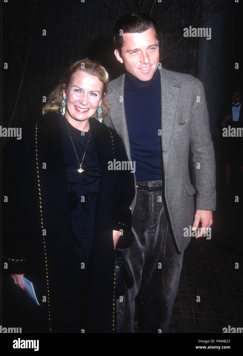 LOS ANGELES, CA - DECEMBER 16: (L-R) Actress Juliet Mills and actor ...