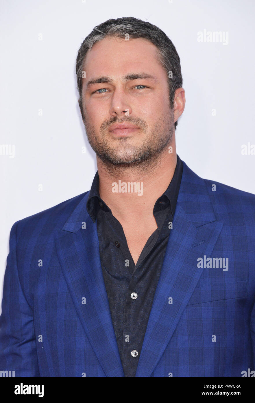 Taylor kinney 174 red carpet event hi-res stock photography and images ...