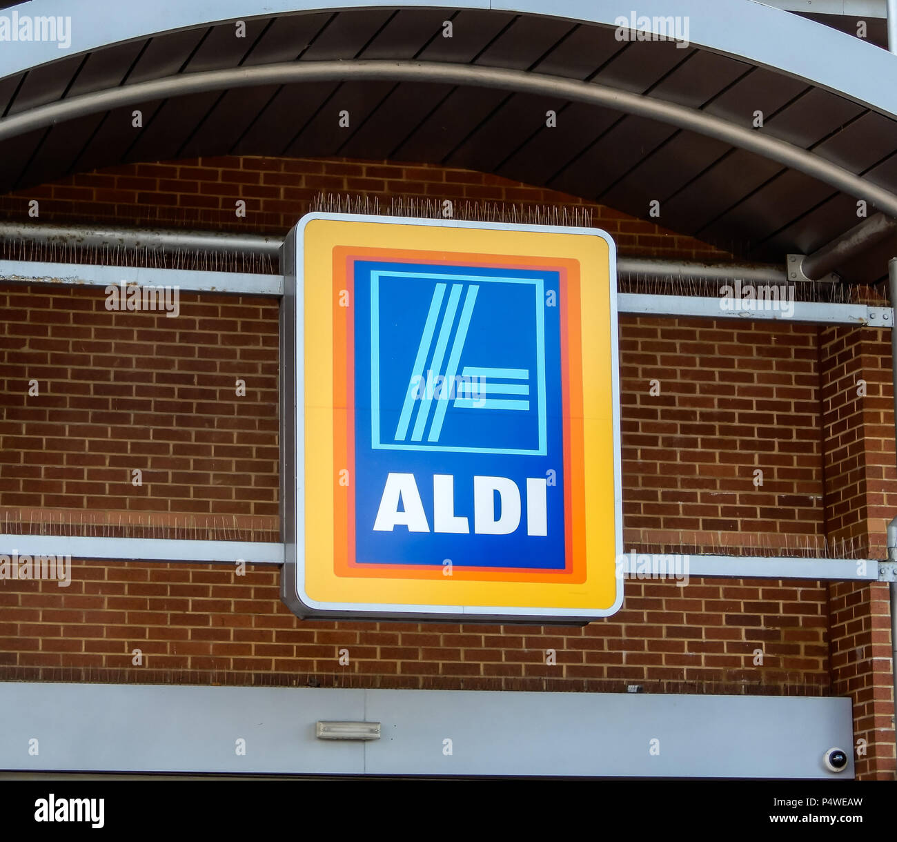 Aldi store front uk hi-res stock photography and images - Alamy
