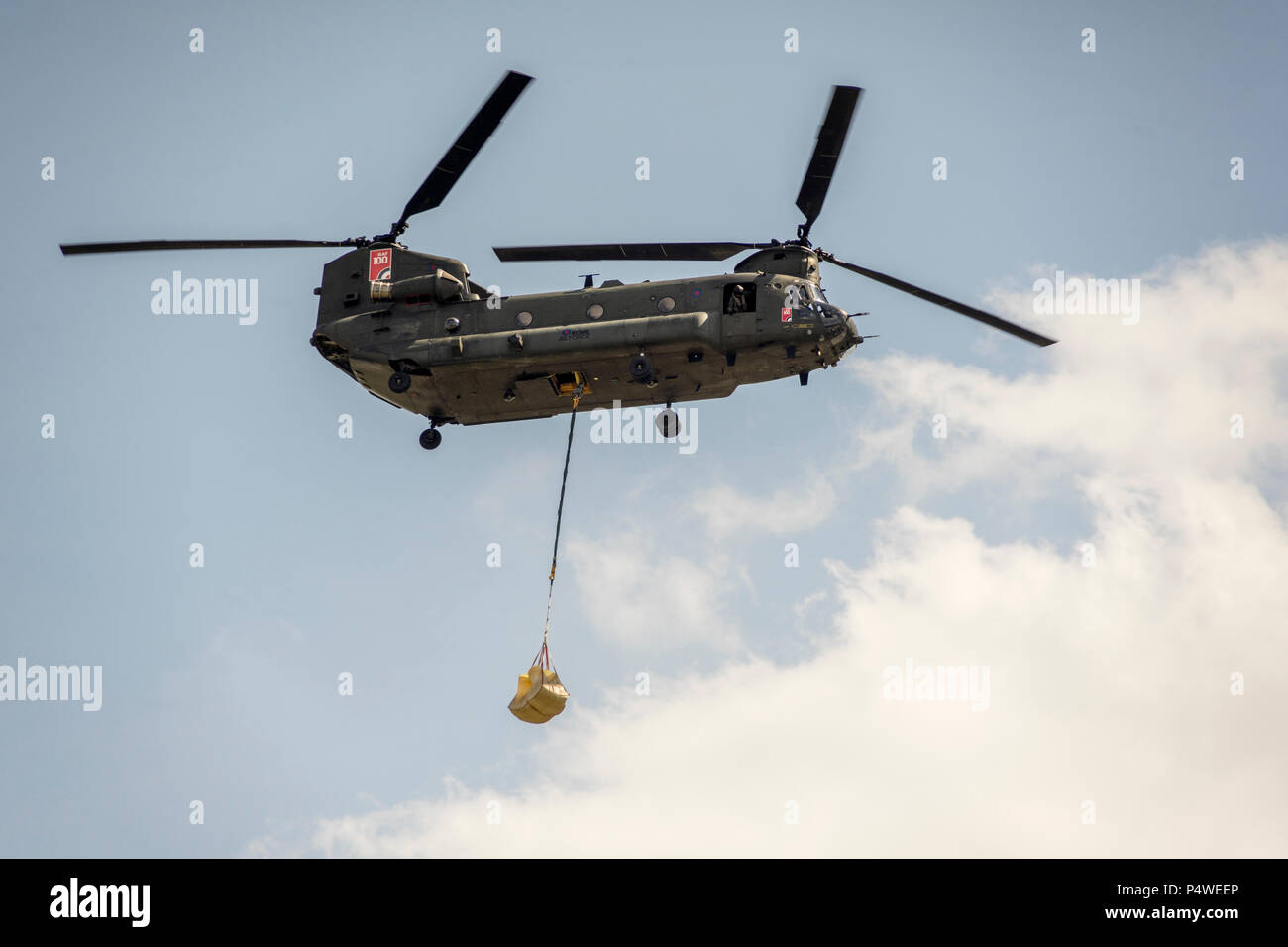 Ch 47 chinook lift hi-res stock photography and images - Alamy